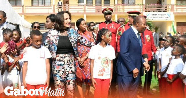 Arbre de noël : Ali Bongo et sa femme offrent des cadeaux aux enfants ...